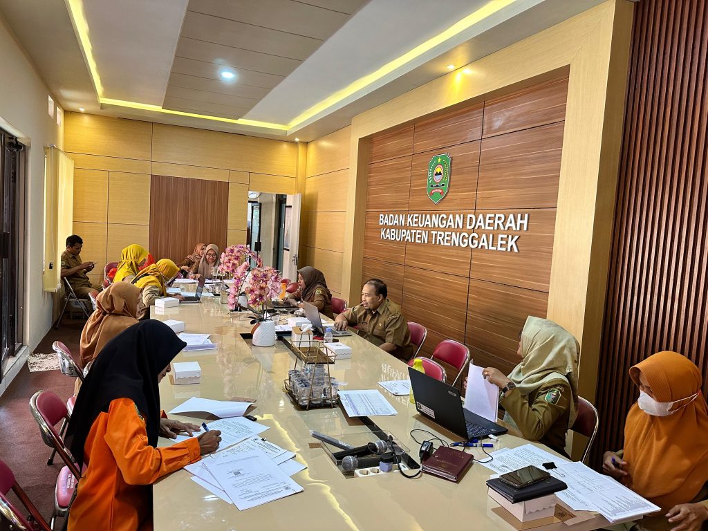 REKONSILIASI DAN EVALUASI DATA REALISASI ANGGARAN PENDAPATAN DAN BELANJA DAERAH TRIWULAN III ...